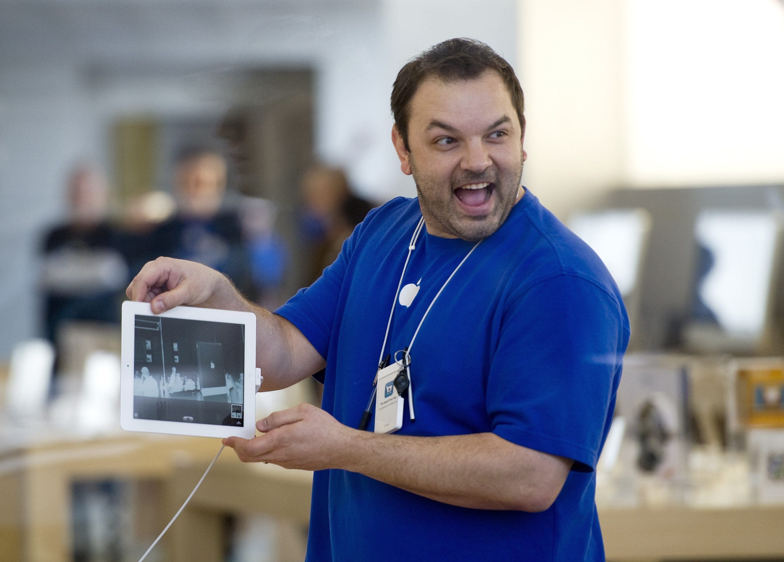Apple begins new program lending iPads to retail employees - 9to5Mac
