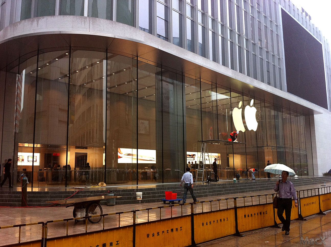 Apple wraps up September quarter retail push with five grand openings ...