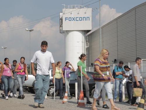 Foxconn workers in Brazil threaten strike over working conditions - 9to5Mac