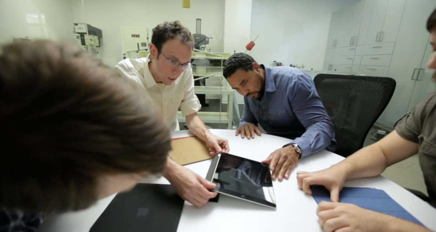 Apple corporate recruiting video tours you through Apple HQ, tells ...
