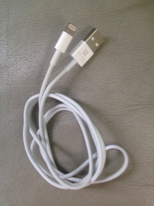 Photo of sync cable for next-generation iOS devices with smaller dock ...