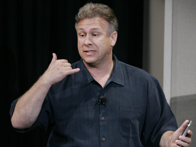 Phil Schiller Interview on NFC, wireless charging, and the Lightning ...