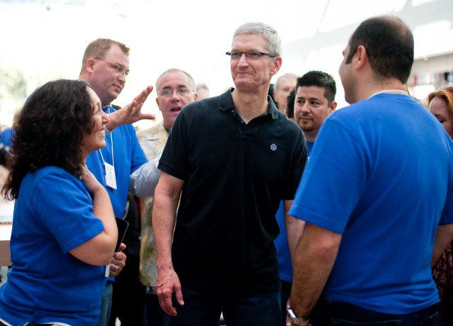 Tim Cook talks collaboration in email touting new products to employees ...