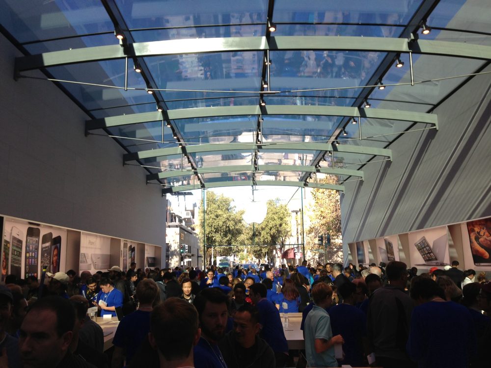 New Palo Alto Apple Store with beautiful glass front opened to the ...