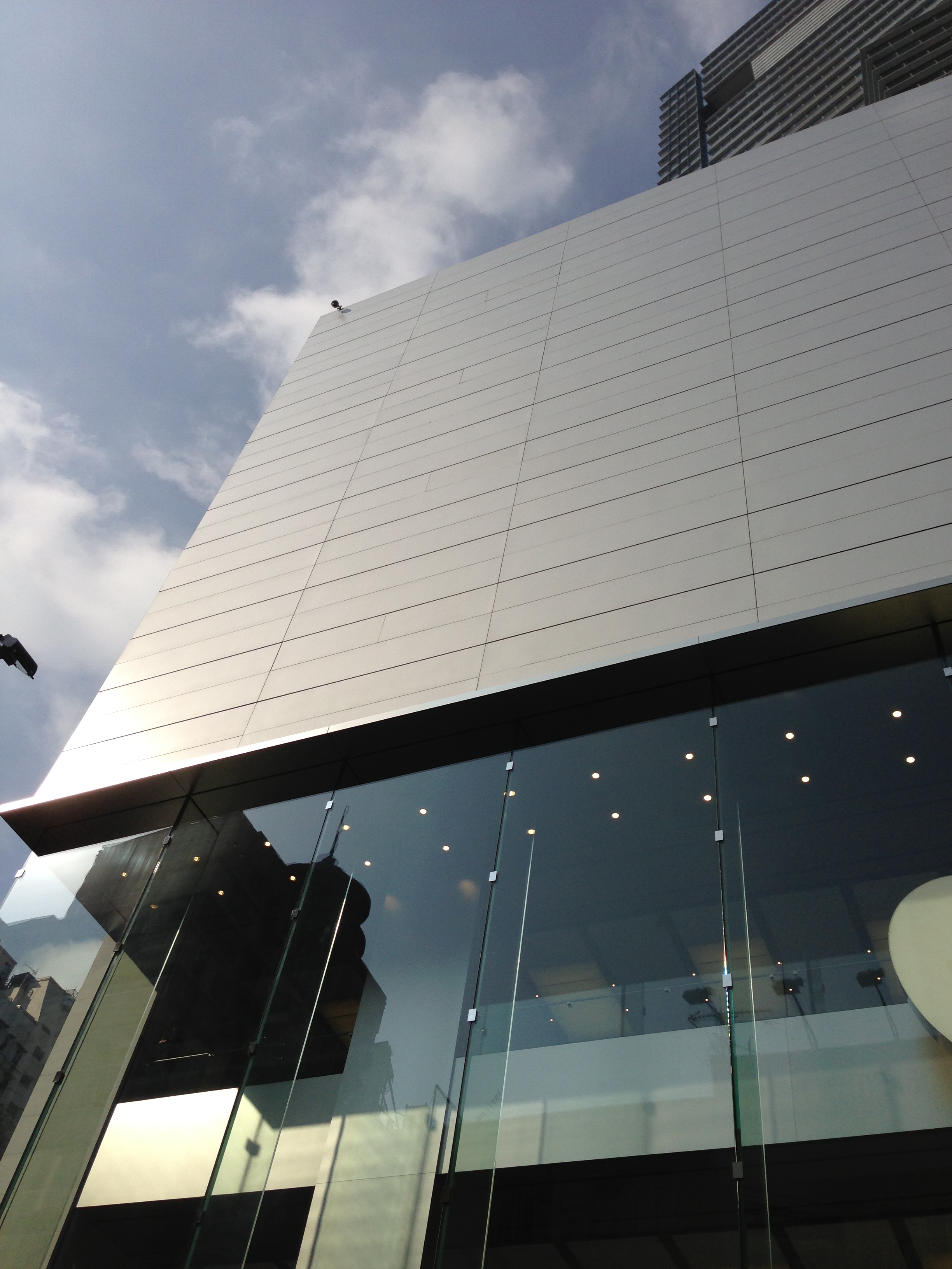 Tons of images of Apple's new Hysan Place Hong Kong flagship store ...
