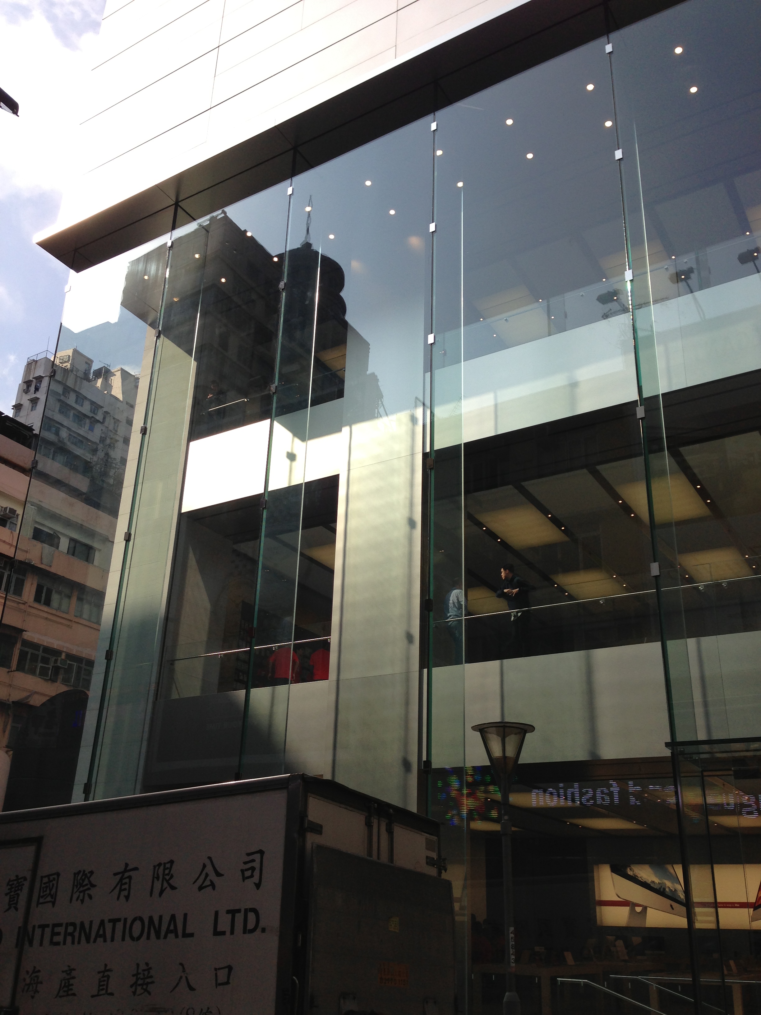 Tons of images of Apple's new Hysan Place Hong Kong flagship store ...