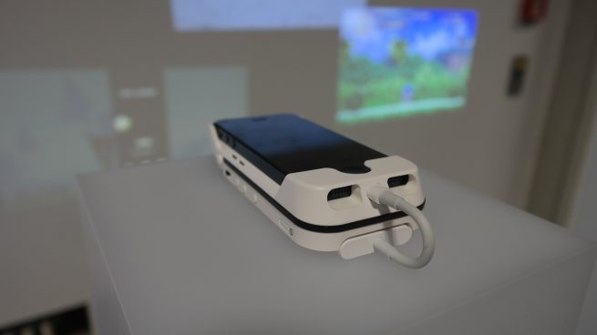 Aiptek shows off a combo projector/battery pack for iPhone 5 available starting this month ...
