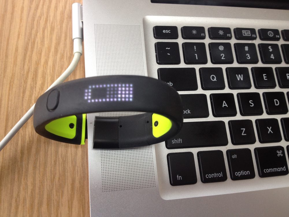 Review: Nike+ FuelBand SE, a smart fitness band that encourages you to ...