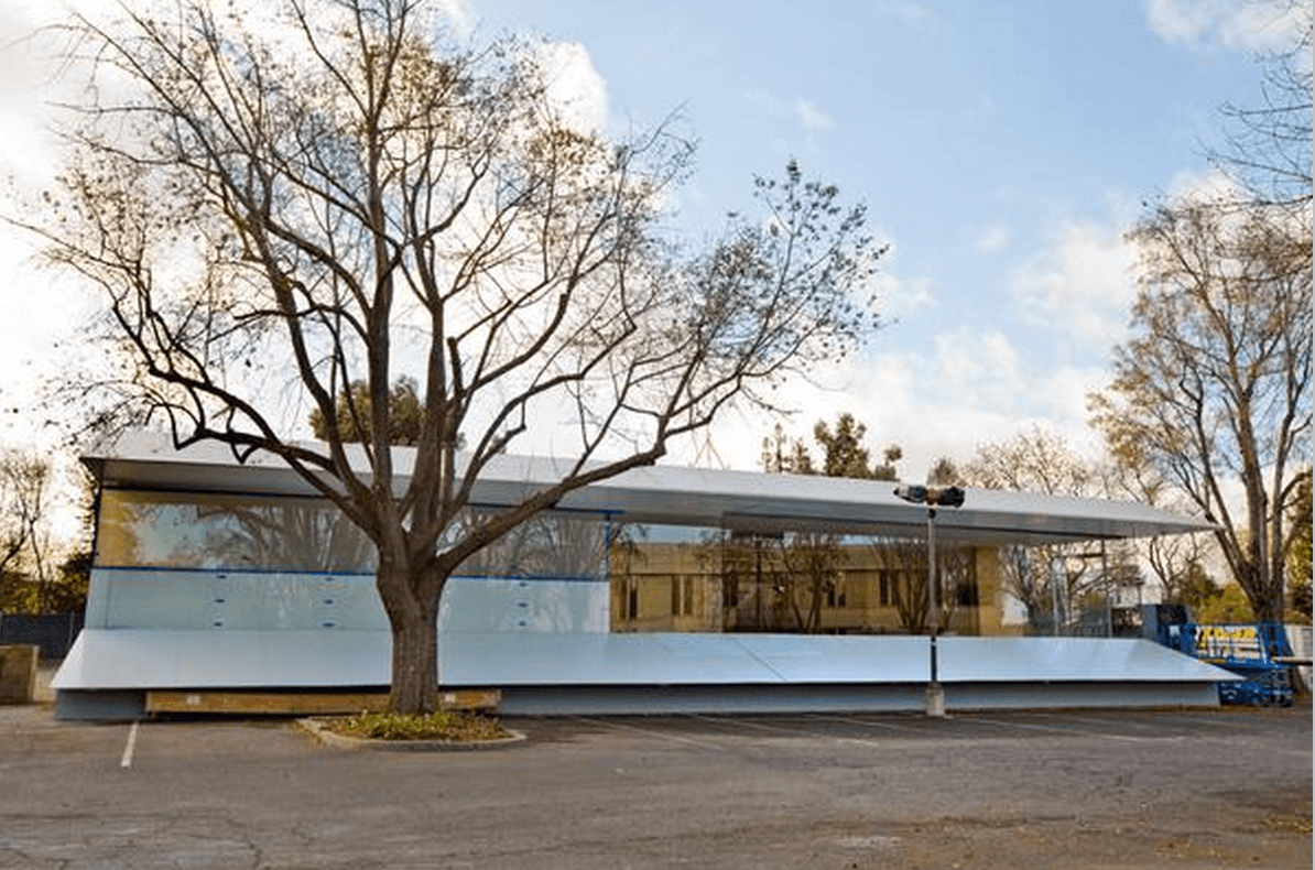 Apple constructs life-size building mockup showing exterior of upcoming ...