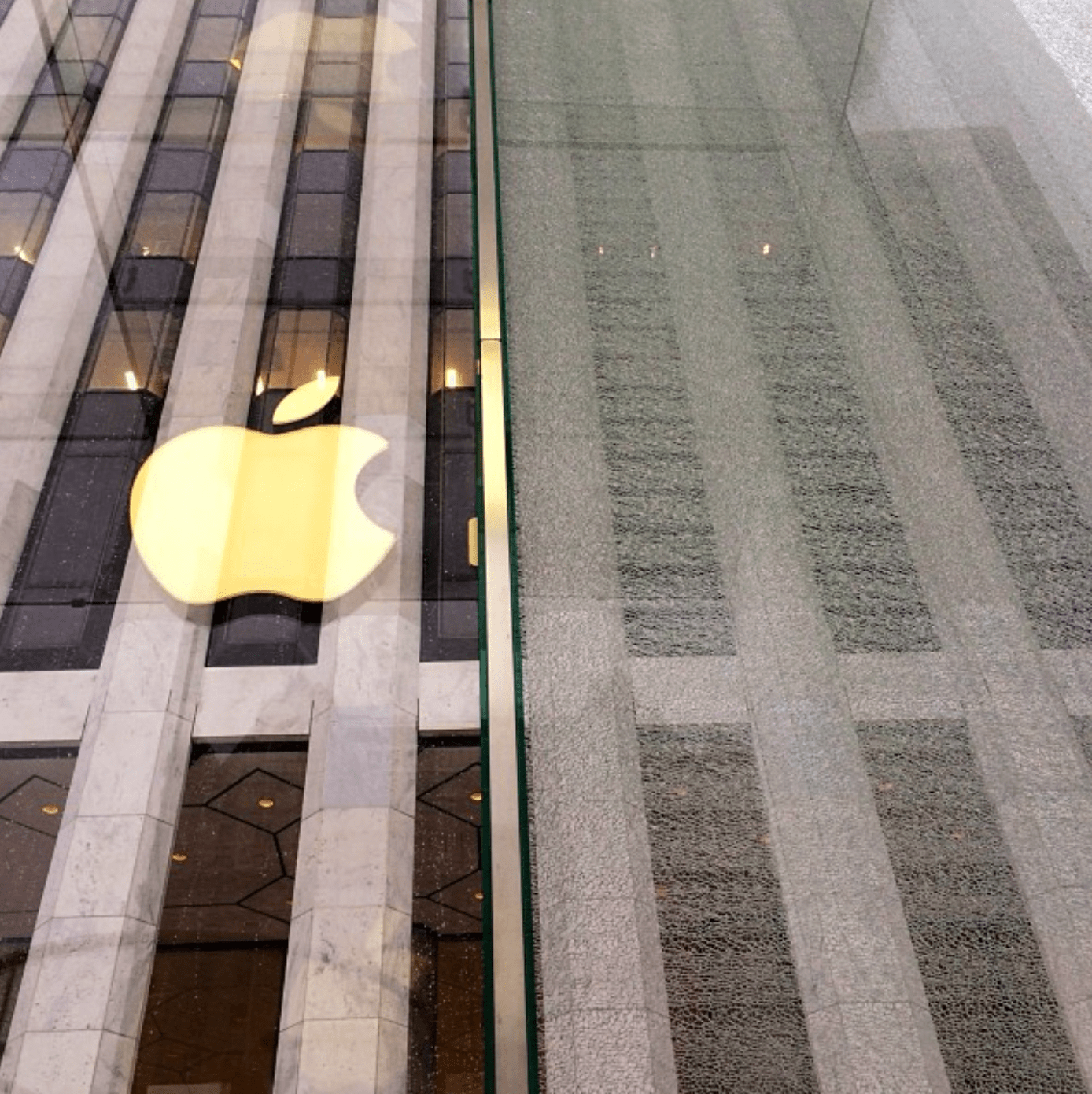 $450K panel of glass at Apple's iconic 5th Avenue 'Cube' store ...