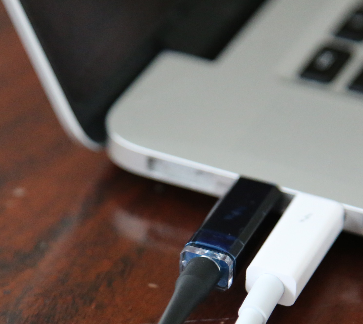 Review: Corning's 33-foot Optical Thunderbolt cable allows you to move ...