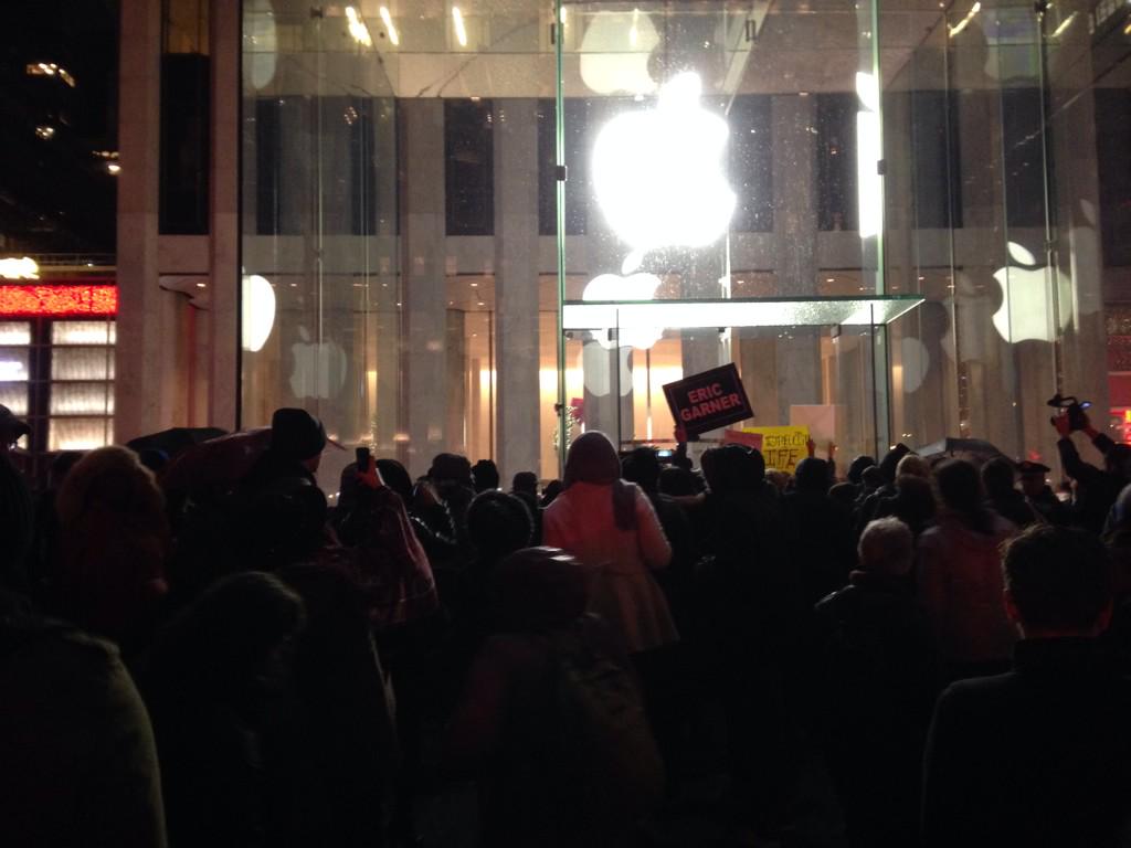 Protesters take to 5th Ave Apple Store: "what better place than a big ...