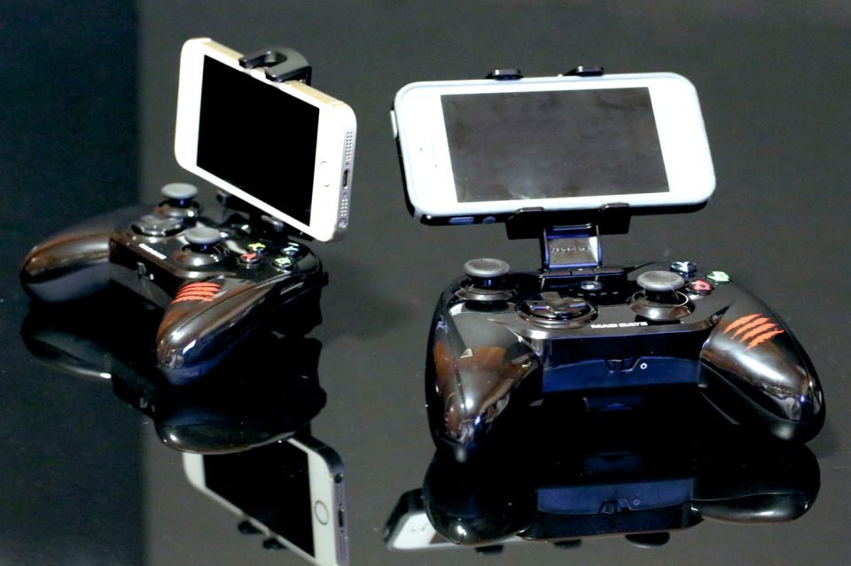 iOS game controller - 9to5Mac