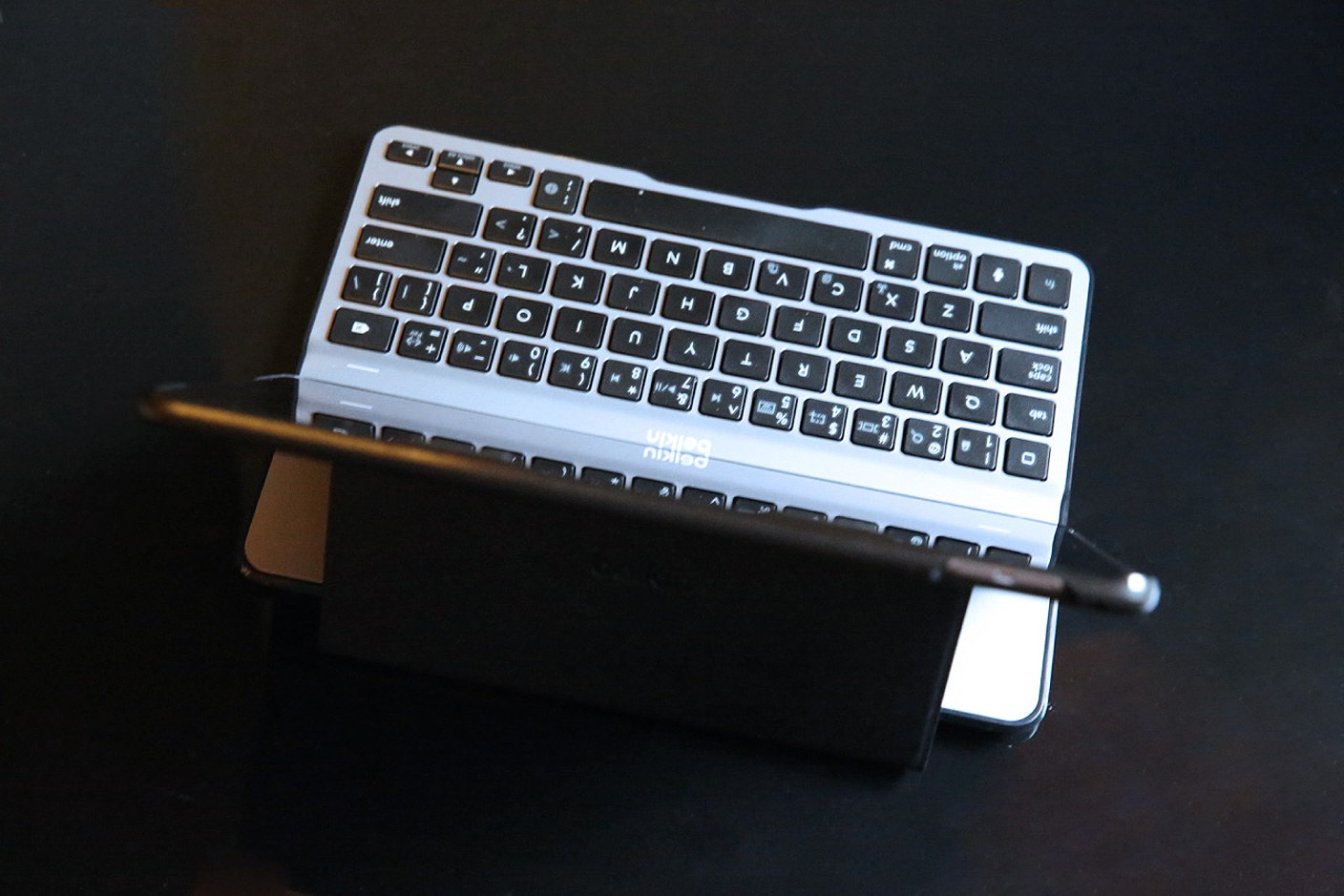 Review: Belkin's QODE Ultimate + Ultimate Pro Keyboard Cases add metal ...