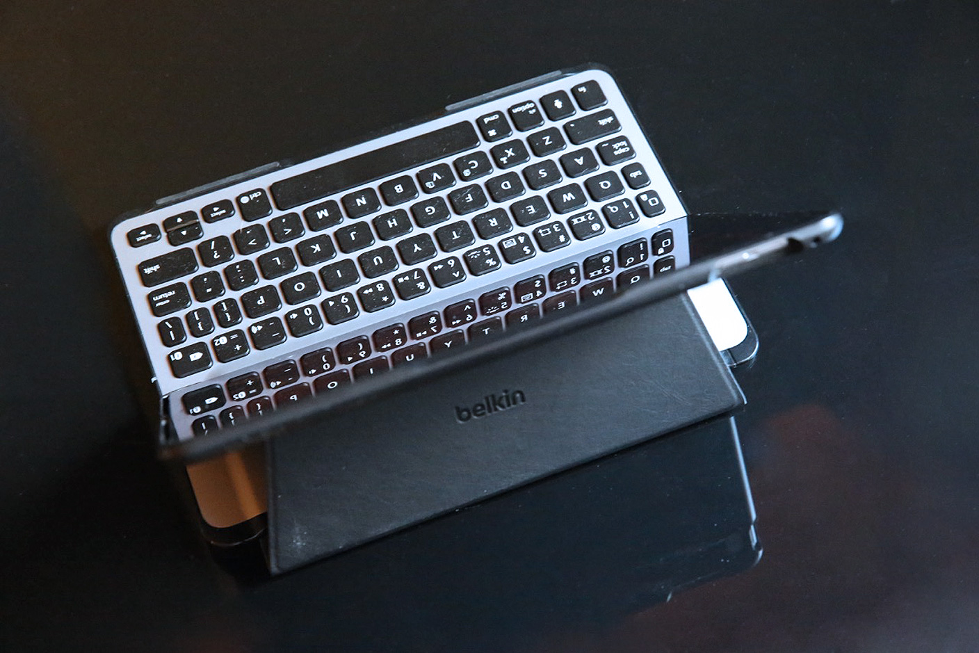 Review: Belkin's QODE Ultimate + Ultimate Pro Keyboard Cases add metal ...