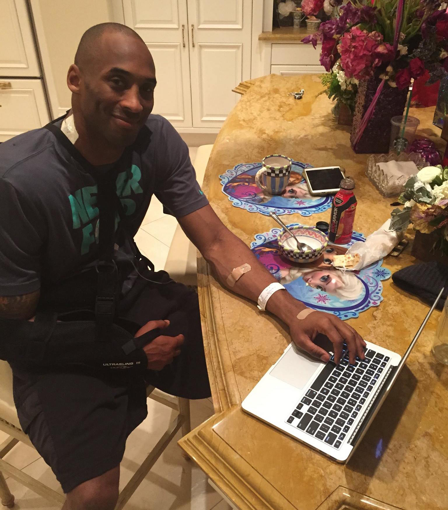 Kobe Bryant recovers from injury with his MacBook and iPad - 9to5Mac
