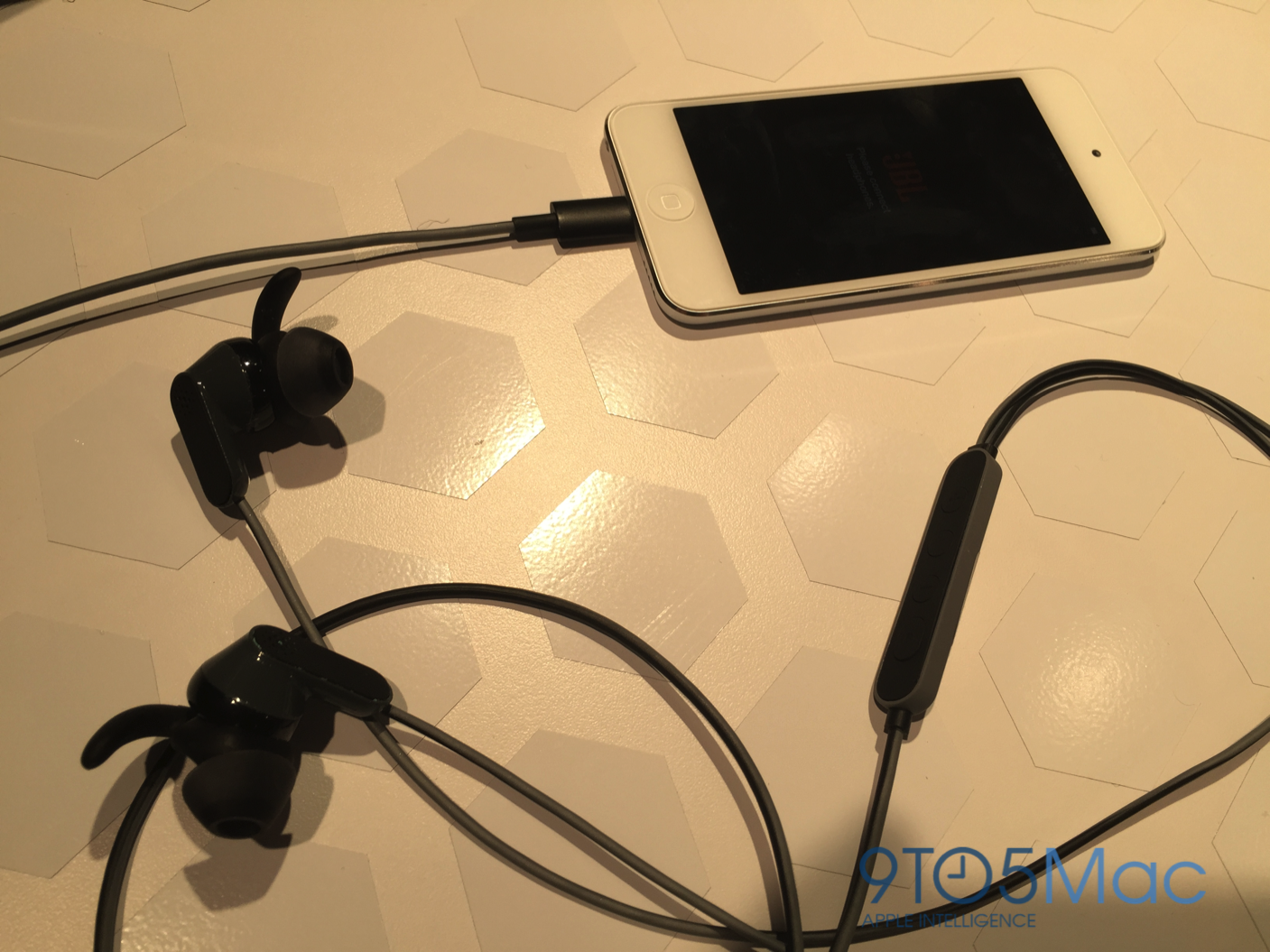 Hands-on with the first Lightning earbuds, Harman's JBL Reflect Aware ...