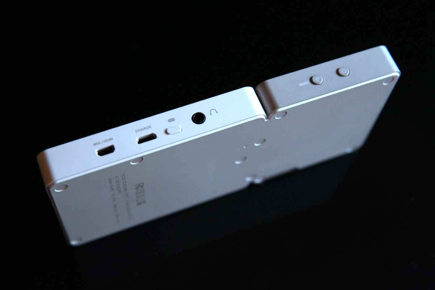 Review: Celluon's PicoPro is an iPhone 6 Plus-sized, battery-powered HD ...