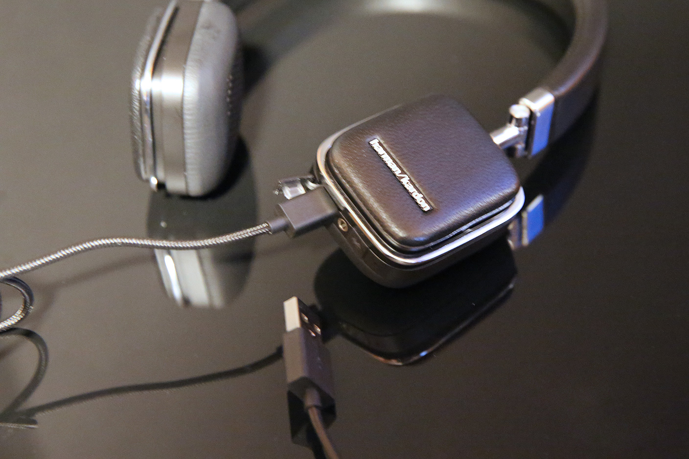 Review: Harman Kardon's Soho Wireless is a luxury alternative to Beats ...