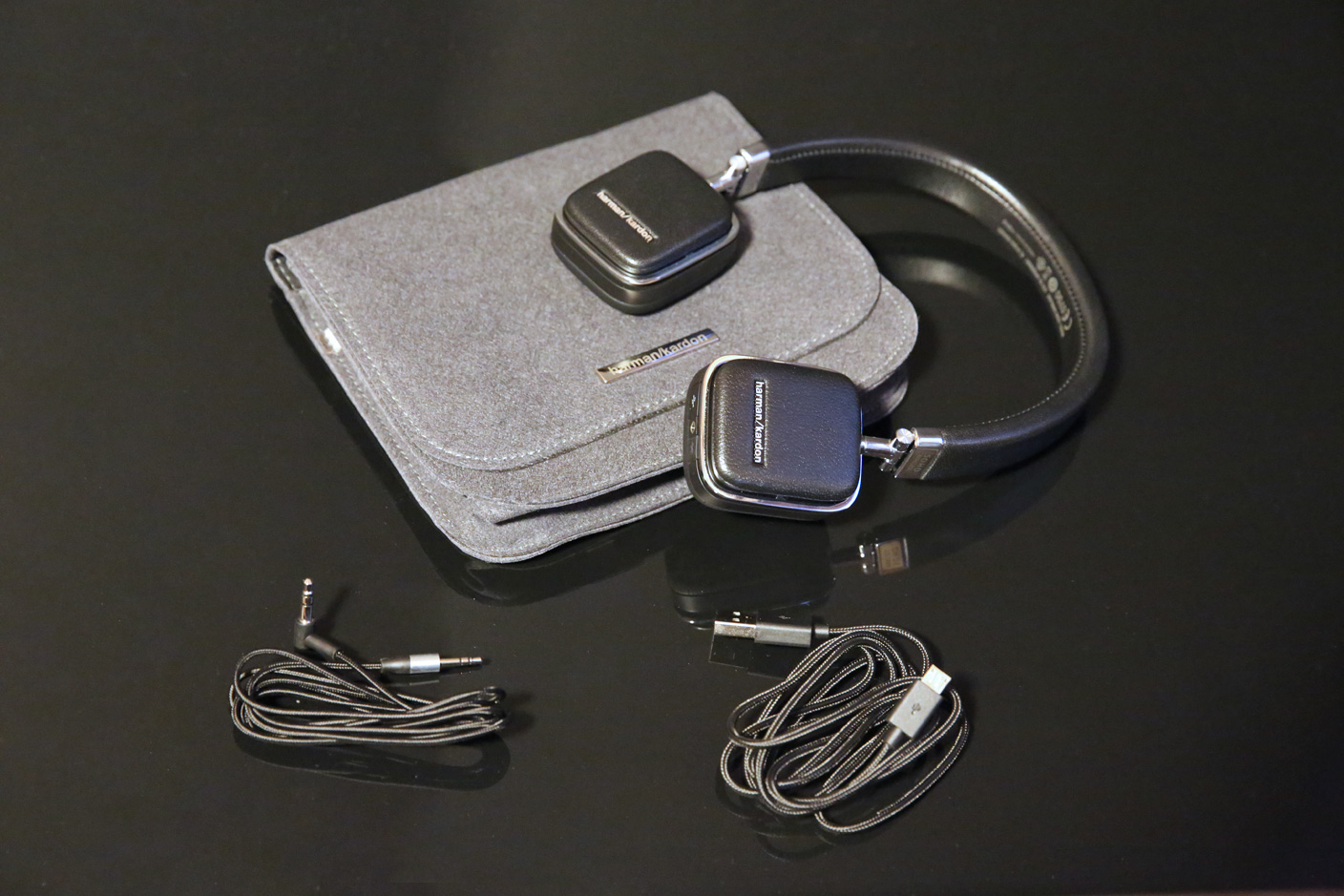 Review: Harman Kardon's Soho Wireless is a luxury alternative to Beats ...