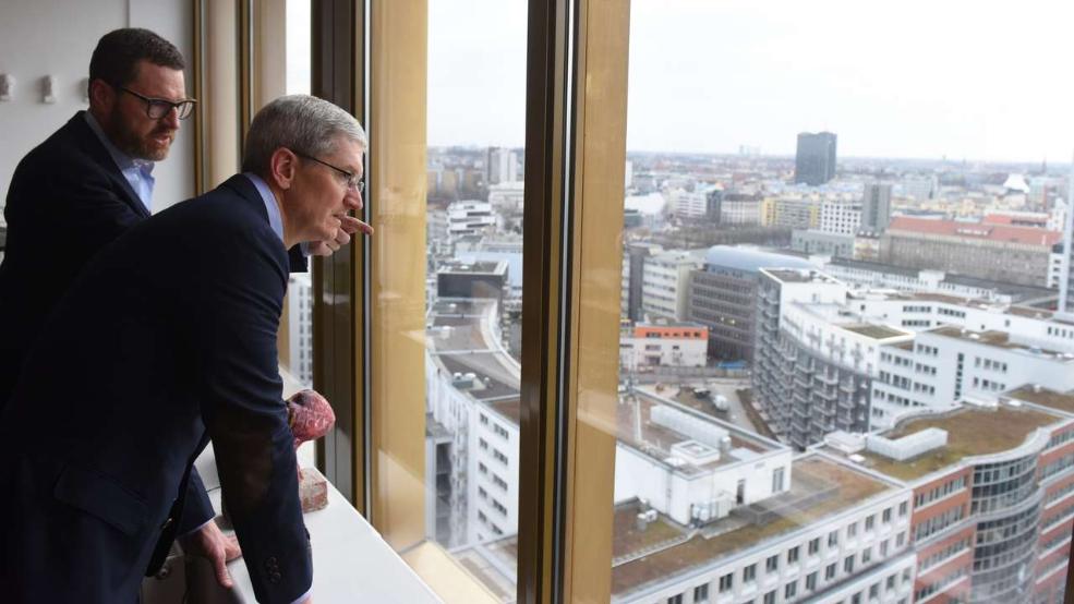 Tim Cook met with German Chancellor Angela Merkel during Berlin visit ...