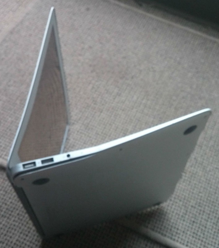 MacBook Air survives 1000-foot, 125mph fall from plane - 9to5Mac