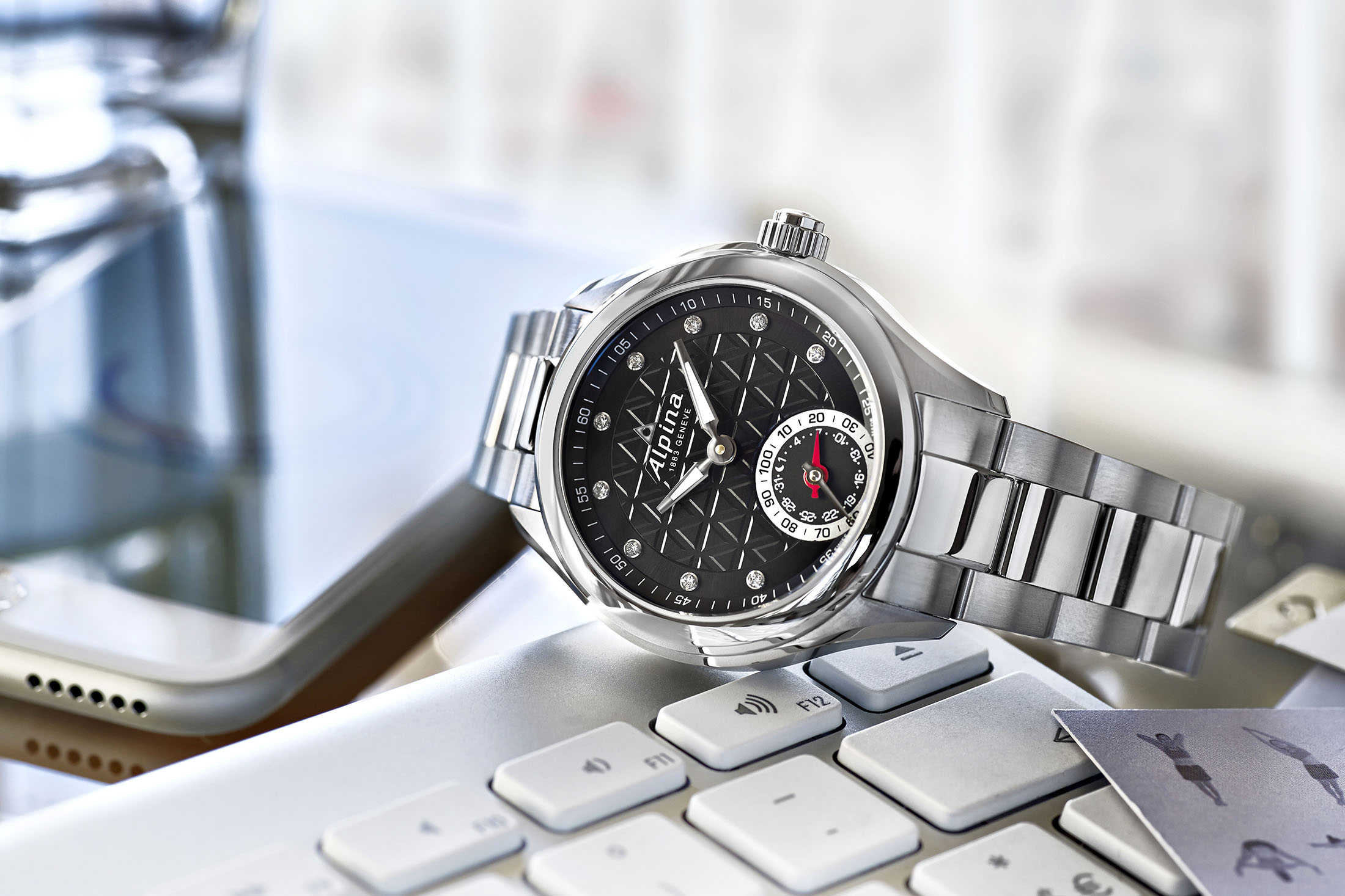 Swiss watchmakers debut first luxury smartwatches ahead of Apple Watch ...