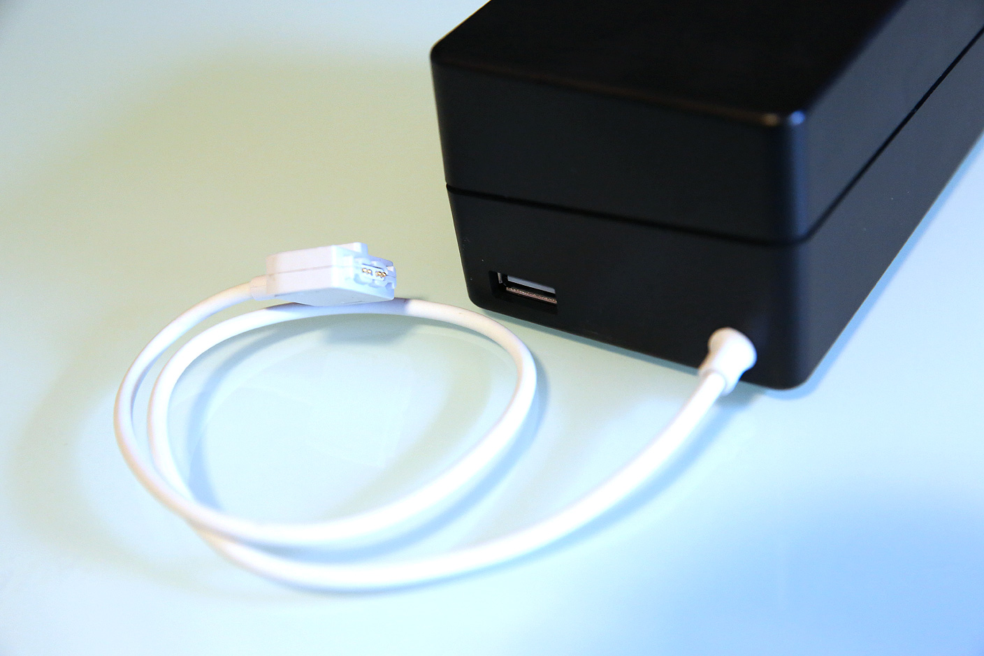 Review: Swapping MagSafe for SnapFit, BatteryBox adds 60Wh of portable ...