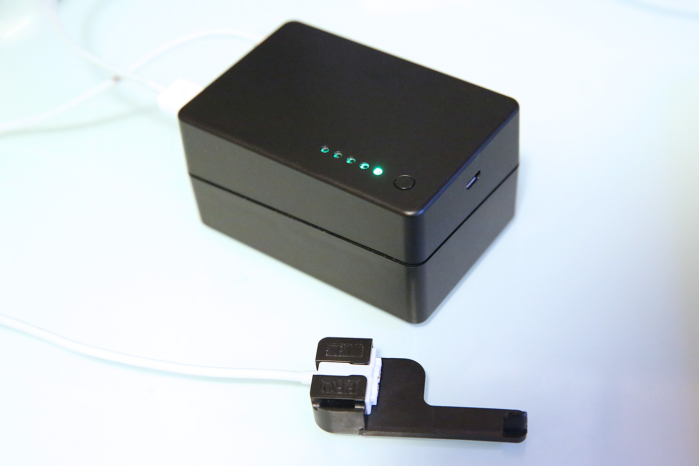 Review: Swapping MagSafe for SnapFit, BatteryBox adds 60Wh of portable ...