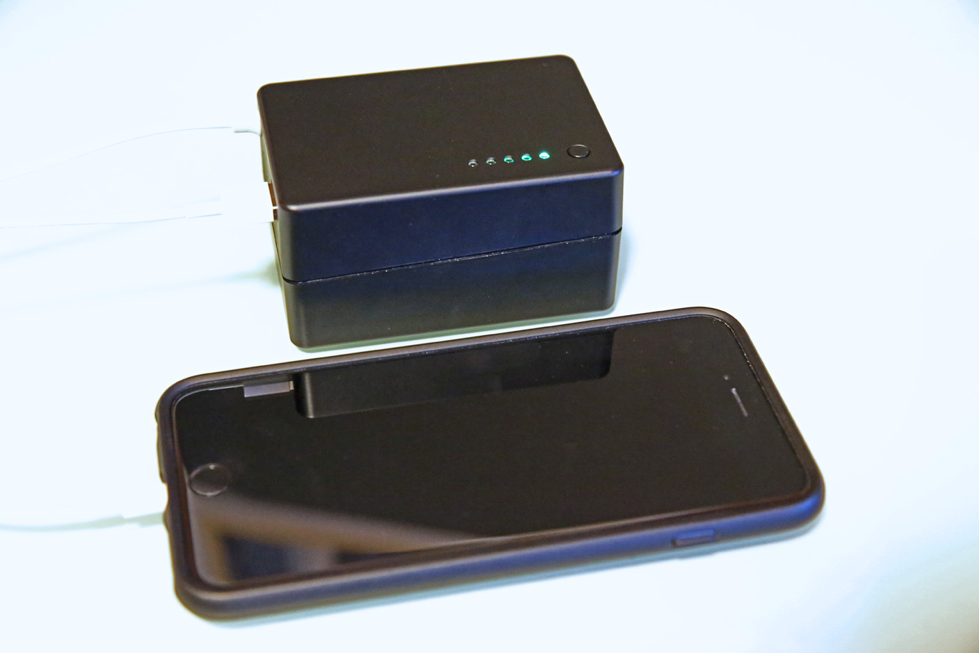 Review: Swapping MagSafe for SnapFit, BatteryBox adds 60Wh of portable ...