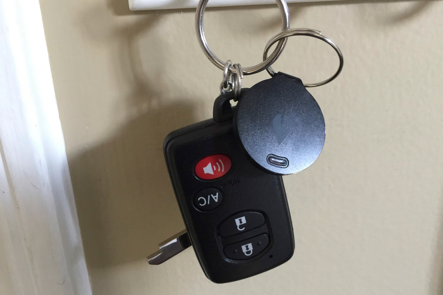 Review: TrackR Bravo locates lost items with Bluetooth 4, and without ...