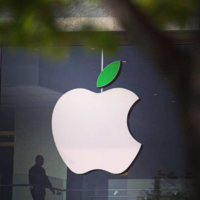Apple Store signs around the world go green for Earth Day - 9to5Mac