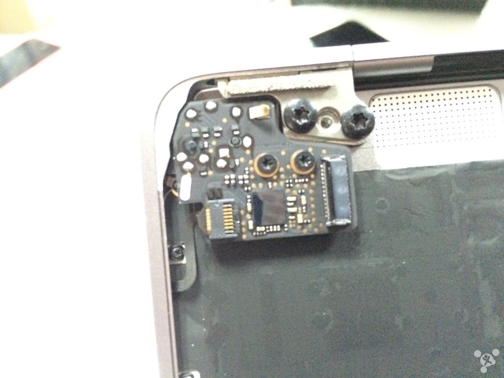 12-inch MacBook teardown provides closer look at its tiny motherboard ...