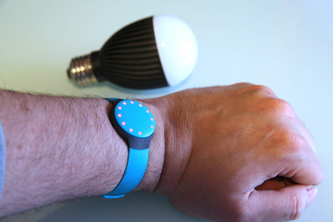 Review: Misfit's Bolt LED bulb promises iPhone and wearable control of ...