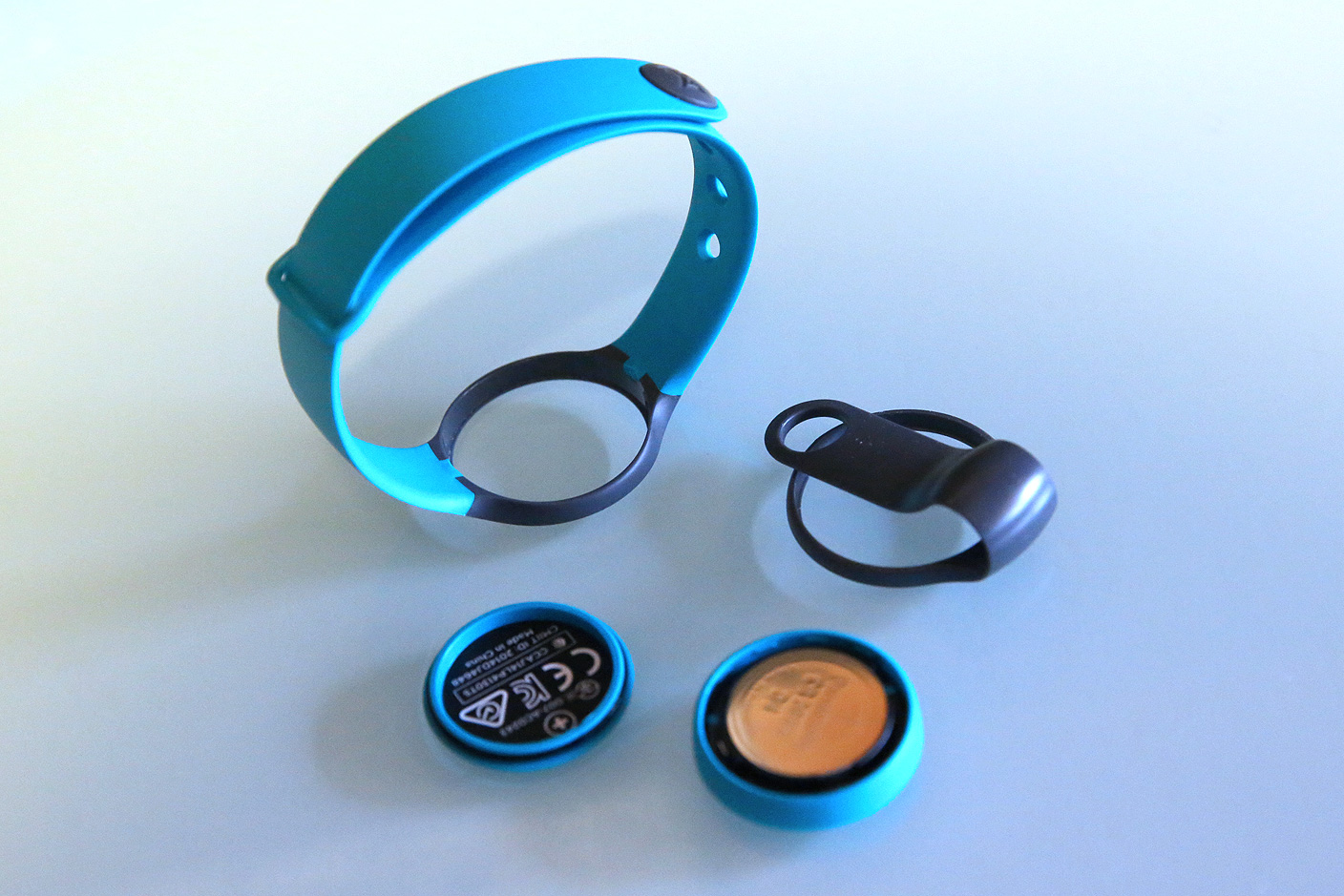 Review: Misfit's Bolt LED bulb promises iPhone and wearable control of ...