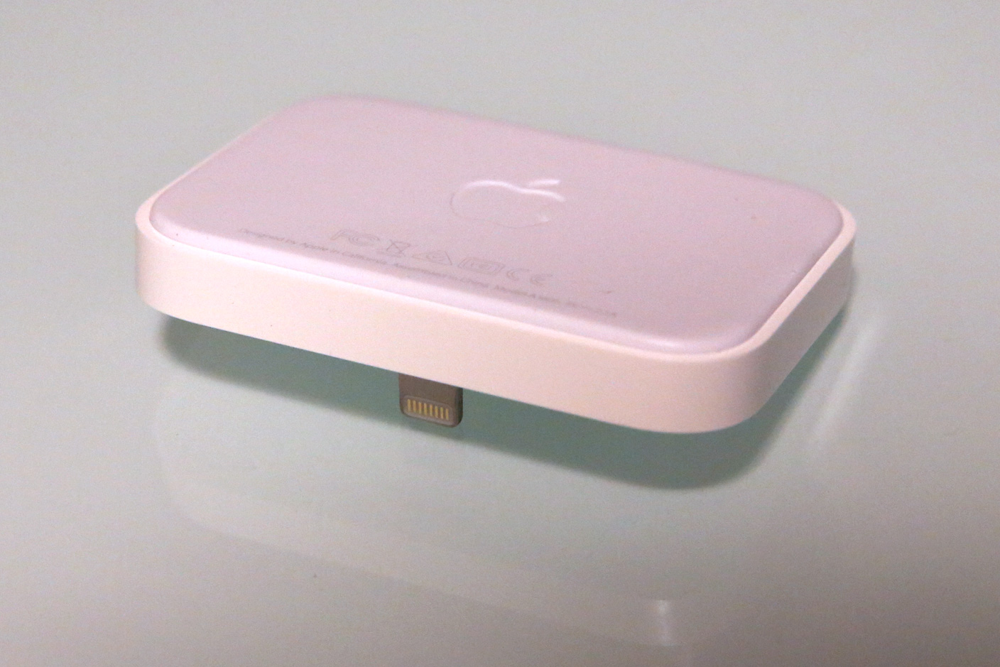Review: Apple's iPhone Lightning Dock plays nice with iPhones, cases ...