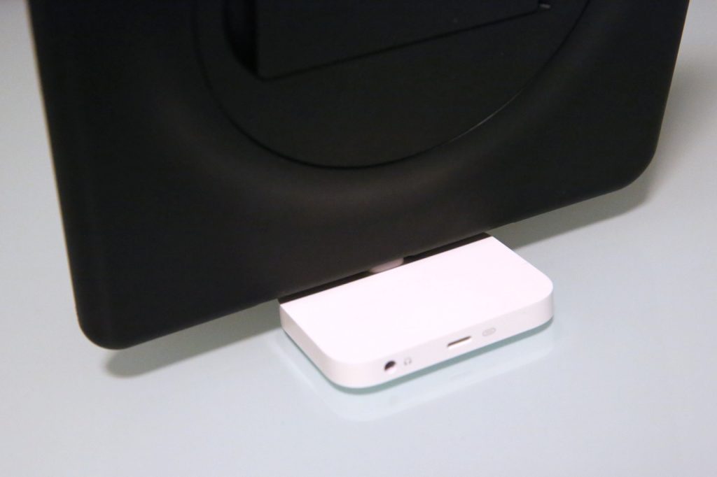 Review: Apple's iPhone Lightning Dock plays nice with iPhones, cases ...