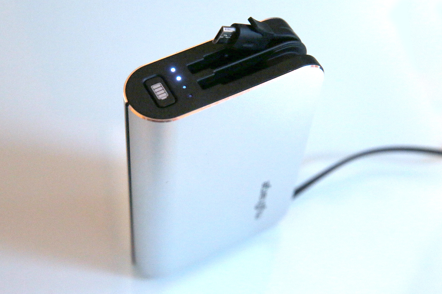 Review: myCharge's HubUltra is the premium 12,000mAh battery for your ...