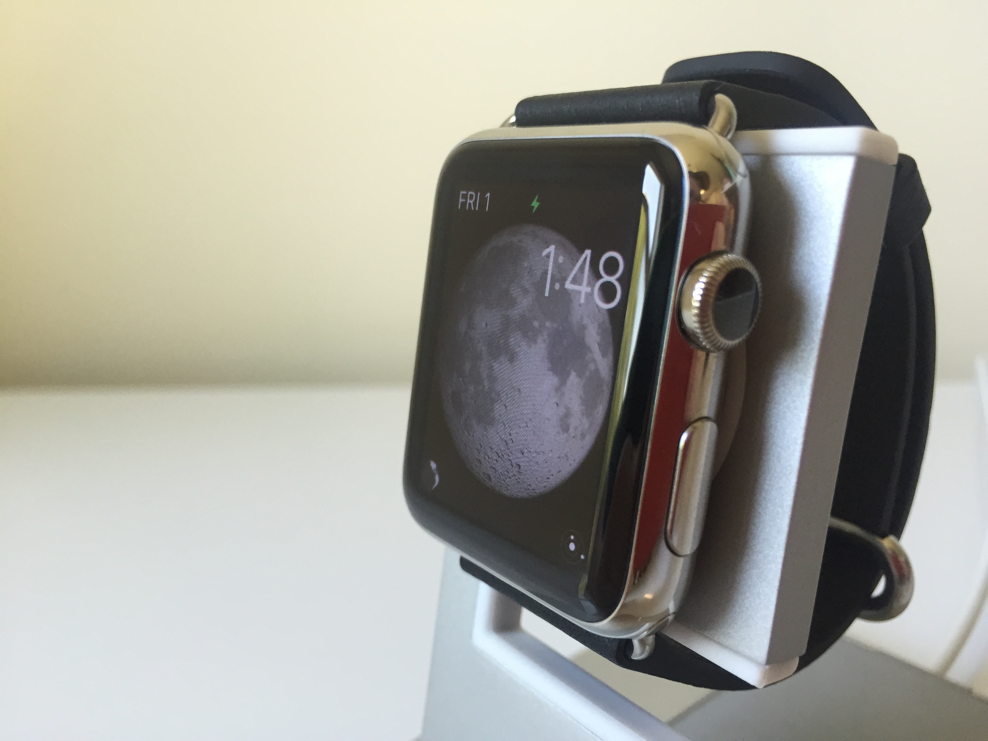 Review: Twelve South HiRise for Apple Watch, a sturdy charging stand to ...