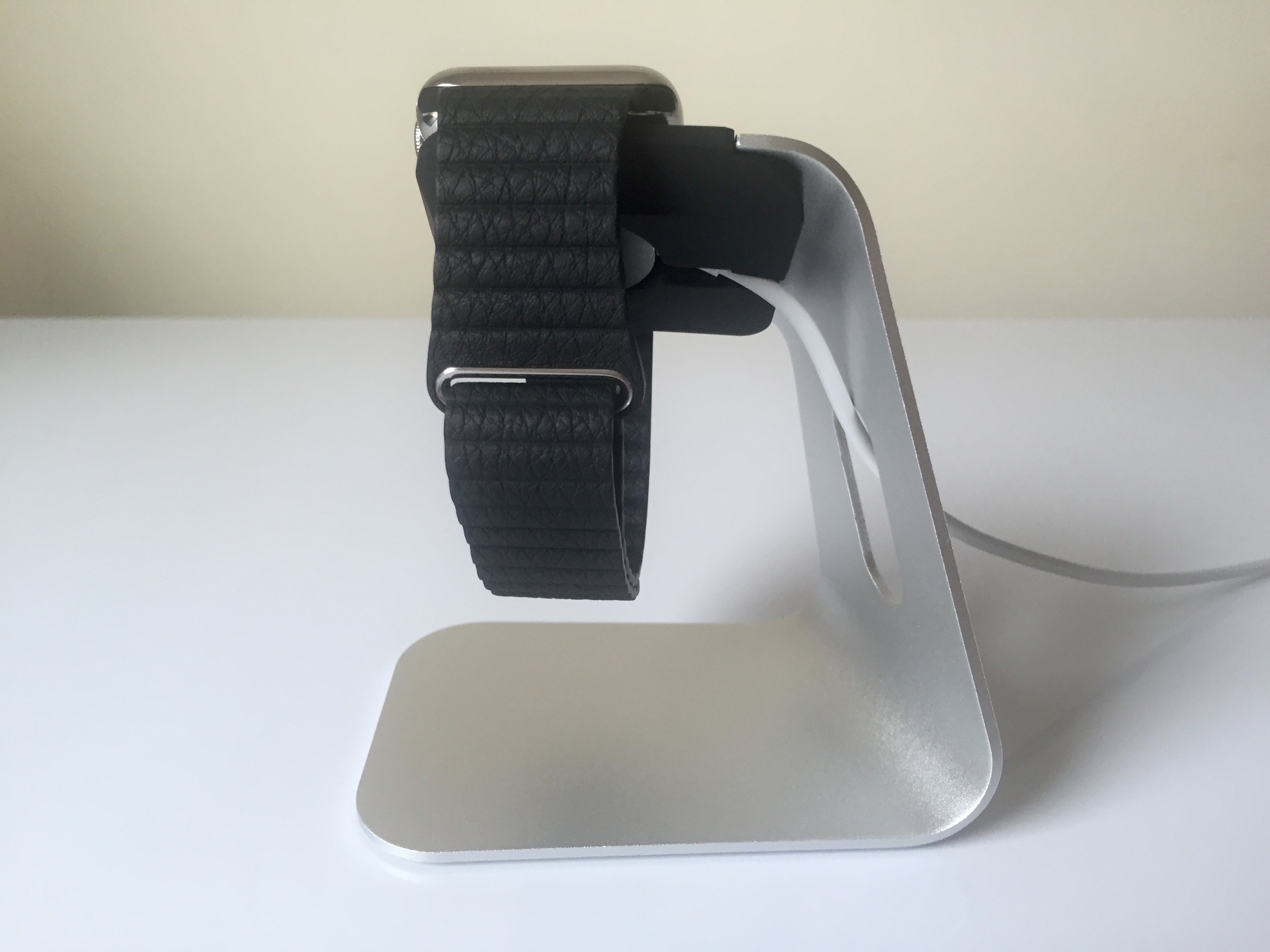 Review: Spigen Apple Watch Stand is a minimalistic charging dock at an ...