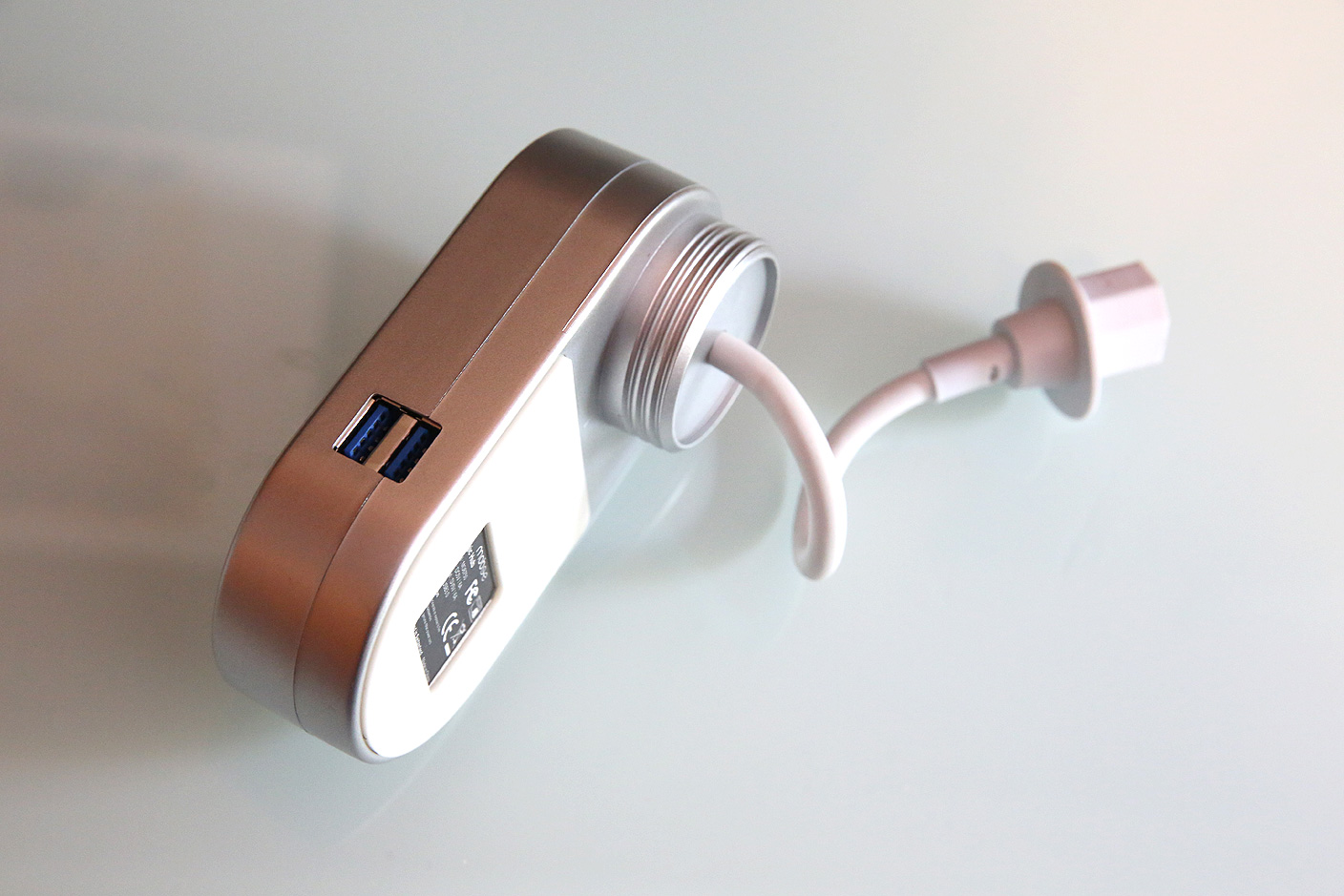 Review: Mobee's Magic Hub hijacks your iMac's stand to add 3 hidden USB ...