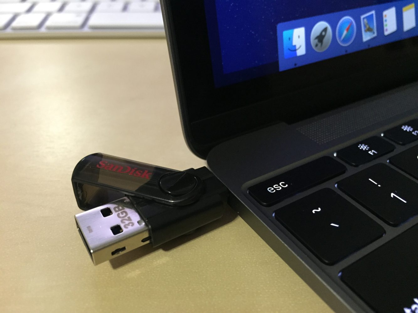 Review: SanDisk Dual USB Drive connects with the 12-inch MacBook's USB ...