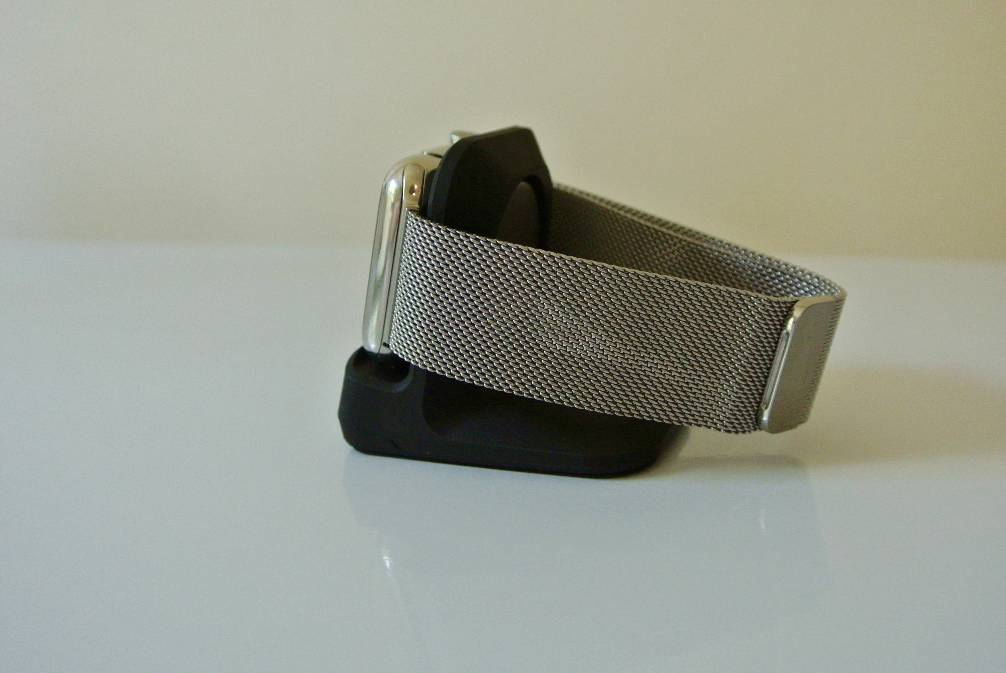 Review: Spigen's Apple Watch Night Stand is easy on the wallet, plays ...