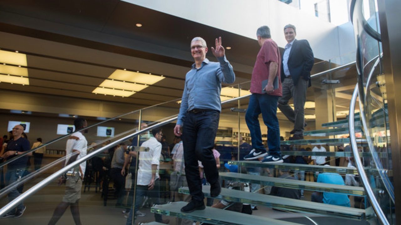 Tim Cook talks Siri privacy, iPhone 6s features, and 'looking at ...