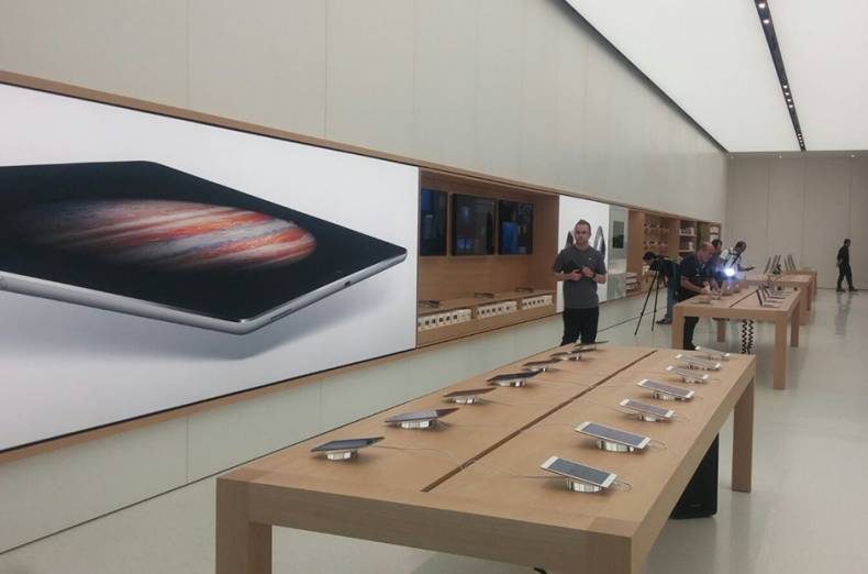 A look inside what's reported to be the world's largest Apple Store, in ...