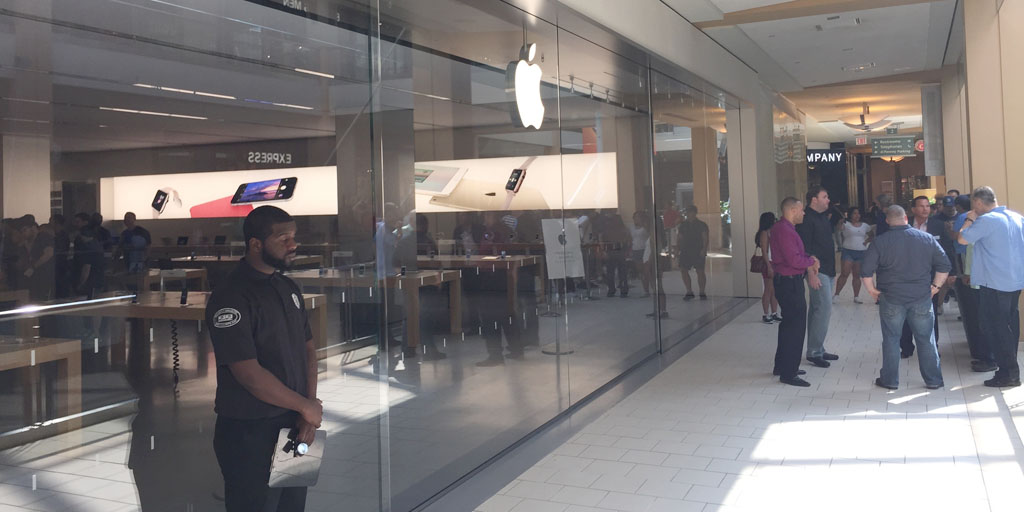 NY Apple Store employee charged with using fraudulent card details to ...