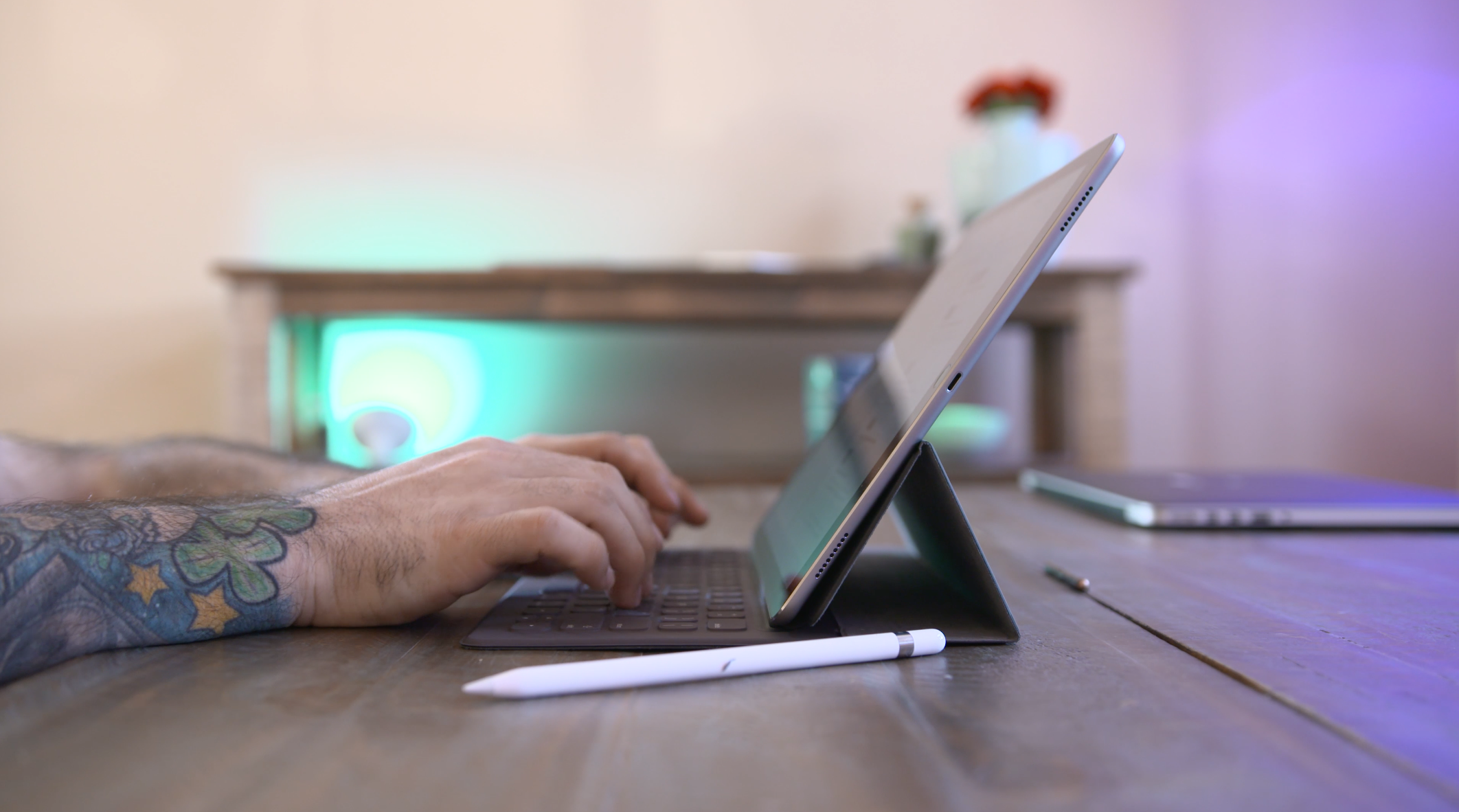 Review: Apple's iPad Pro is a giant expensive tablet w/ a couple of ...