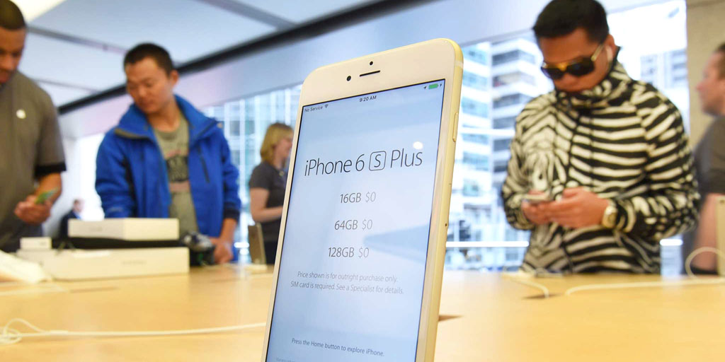 This is how AAPL could prove pessimists wrong in holiday quarter iPhone ...