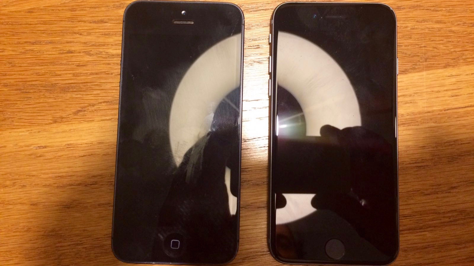 iPhone 5se leak? 4-inch iPhone with rounded edges pictured next to ...
