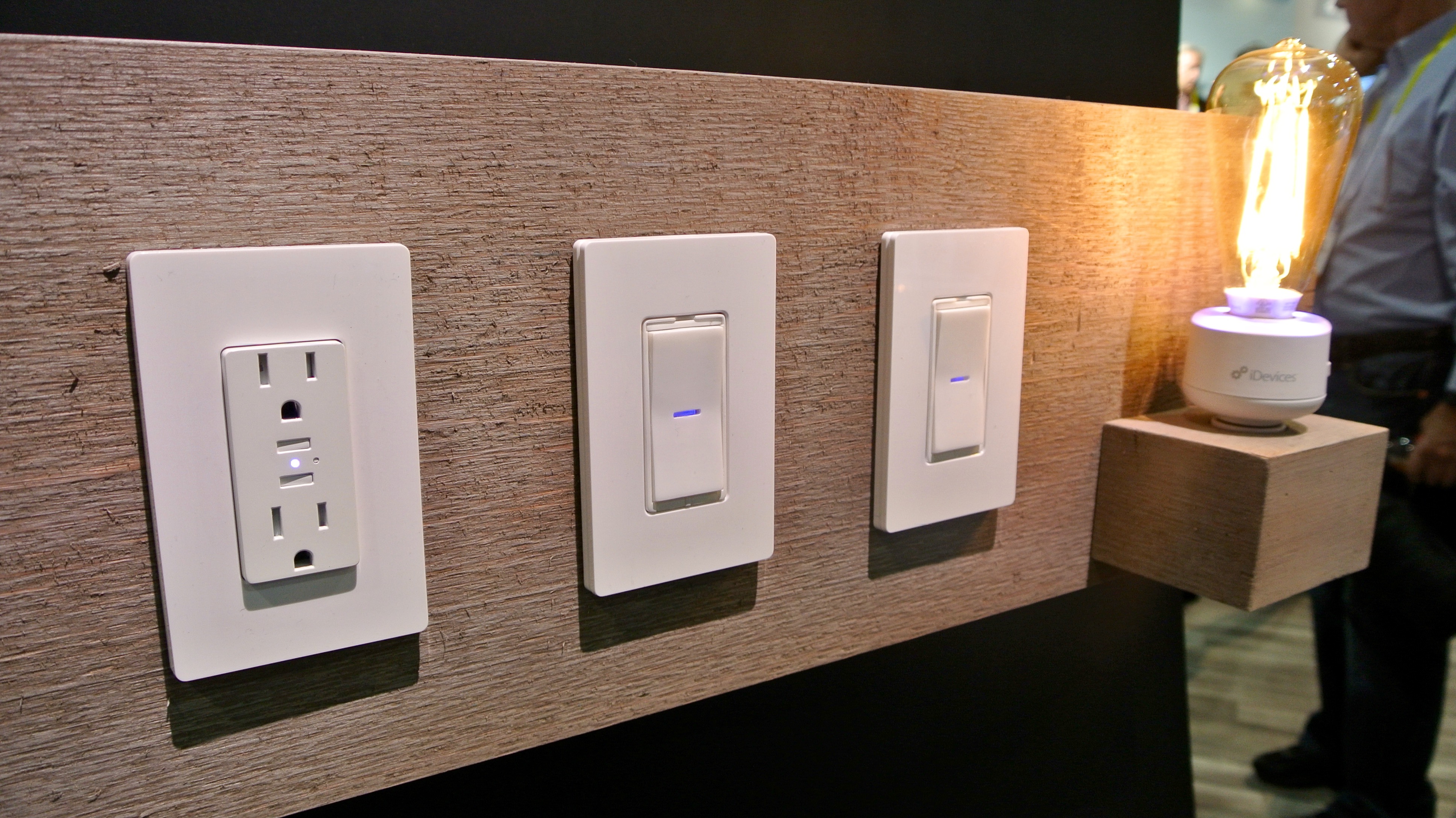 iDevices adds new Siri-controlled wall outlets, switches and light ...